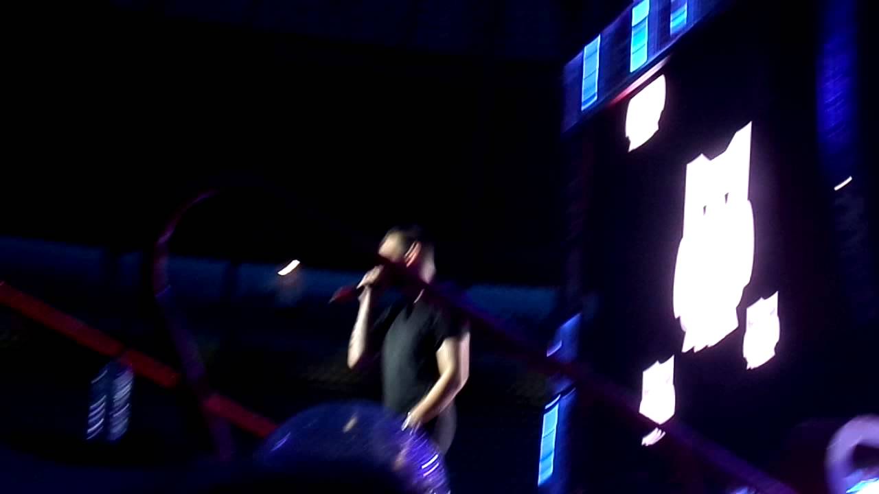 One Direction - Liam dancing during Better than words - YouTube