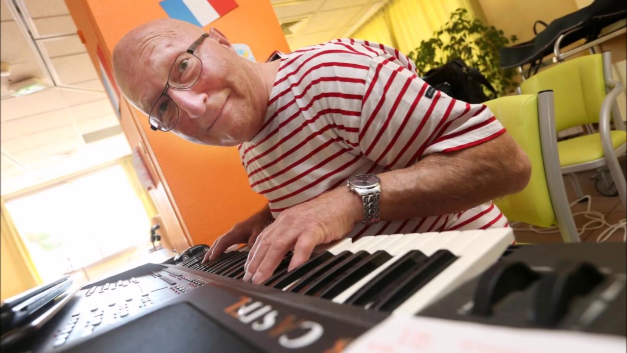 LA TEMPERATURE Chanté Bob CASTEL - YouTube