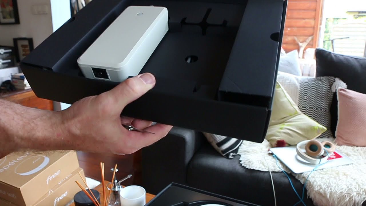 Unboxing de la FreeBox Delta Pop - YouTube