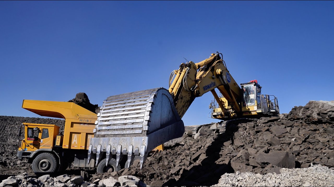 Komatsu PC1250 Excavator at Work: Massive Loading Operation with Tonly ...