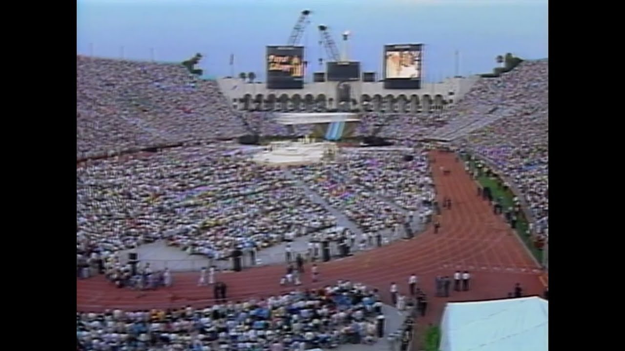 Pope's Mass USA Coliseum Stadium LA 1987 - YouTube
