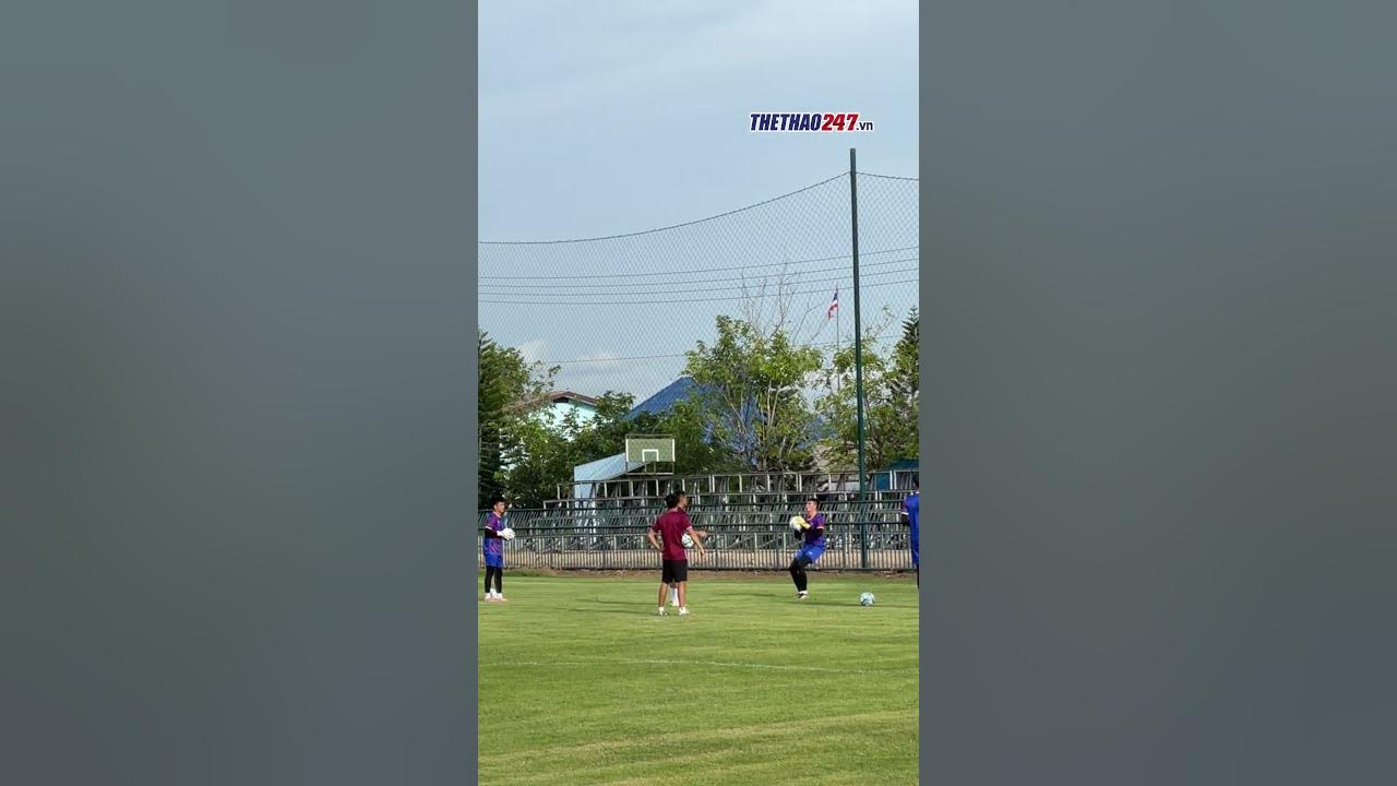 Các thủ môn của ĐT U23 tập luyện để chuẩn bị cho trận ra quân gặp U23 Lào. - YouTube