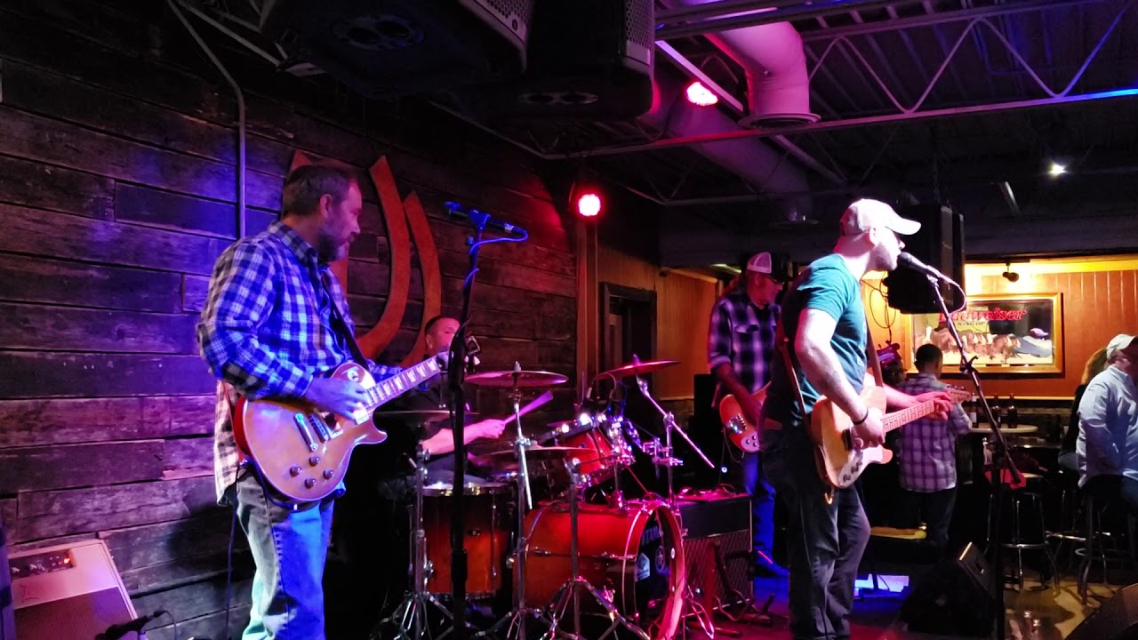 No Fences- One Horse Town - YouTube