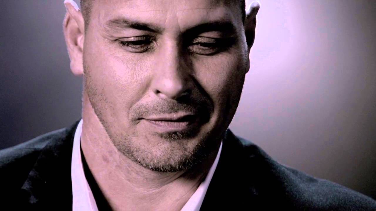 BlueBird by singer and songwriter Neels Moir! - YouTube