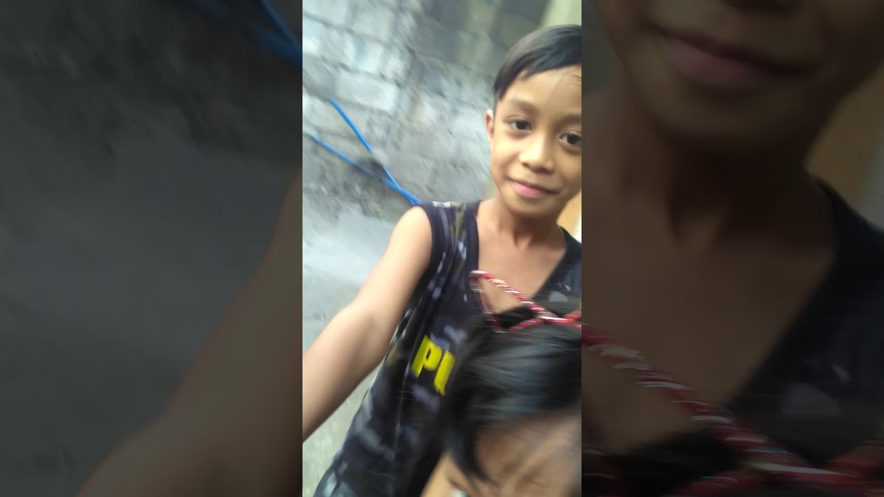 Ang mga cute na mga bata na naglalaro ng batuhan bola - YouTube