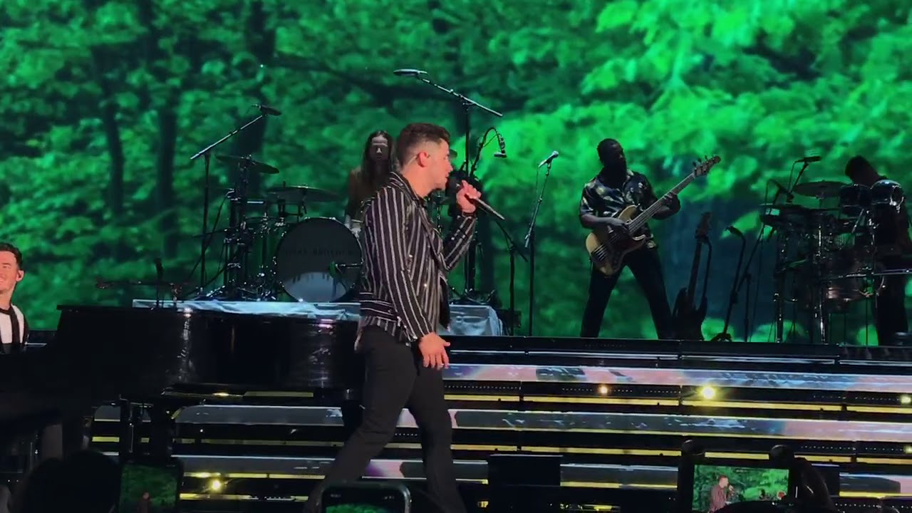 Jonas Brothers - Comeback (Hollywood Bowl 10/21) - YouTube