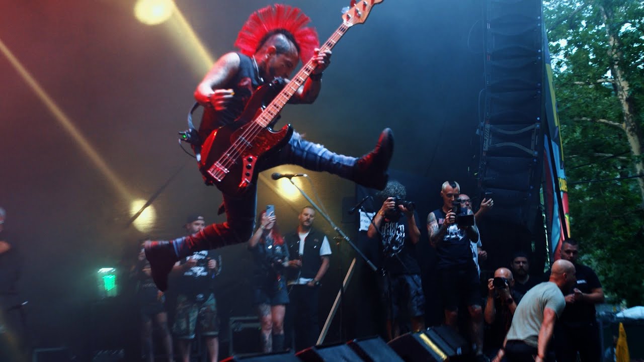 BOOZE & GLORY - Live It Up (Multicam) live at Punk Rock Holiday 2.3 ...