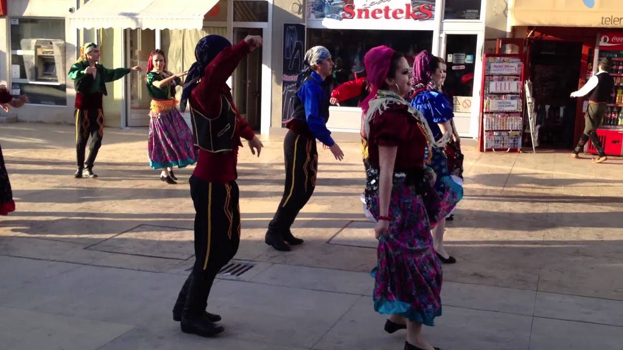 Serbian Gypsy Dance - YouTube