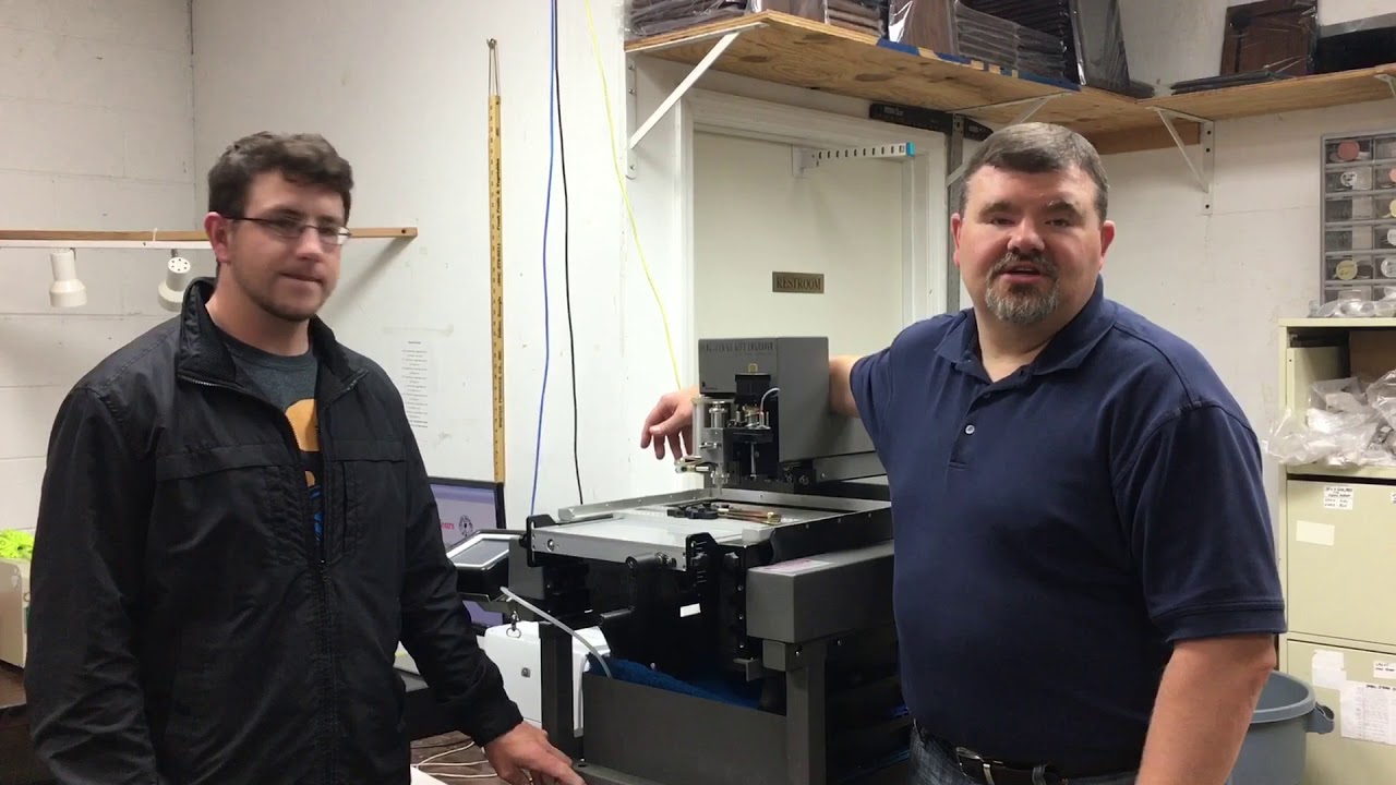 Diamond Drag Engraving a Buck Knife - YouTube