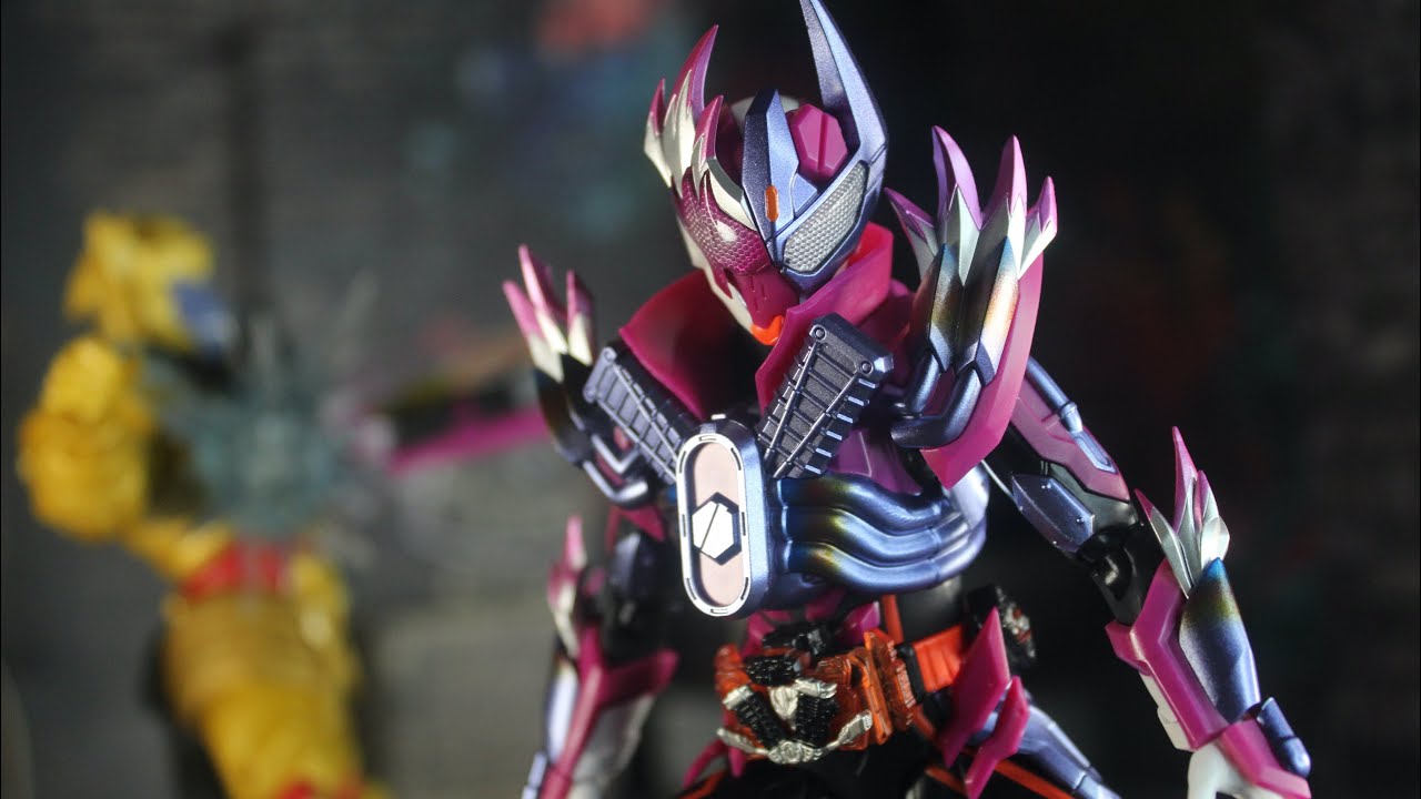 SH Figuarts Kamen Rider Valvarad Review - YouTube