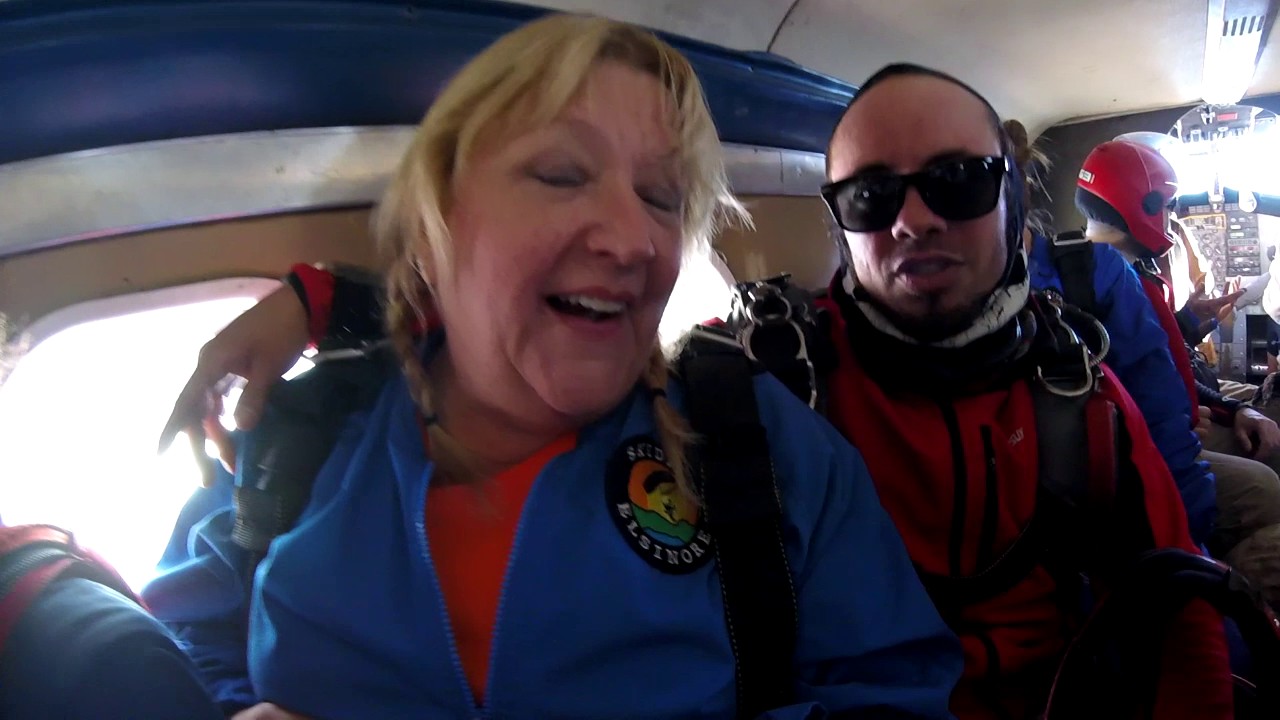 Elizabeth Worthy Tandem Skydiving At Skydive Elsinore - YouTube
