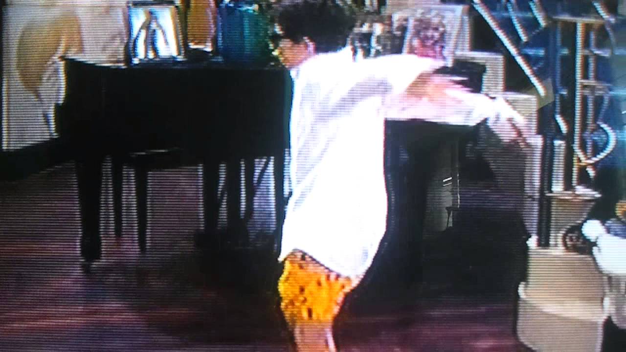 Luke dancing in underpants (Jessie) - YouTube