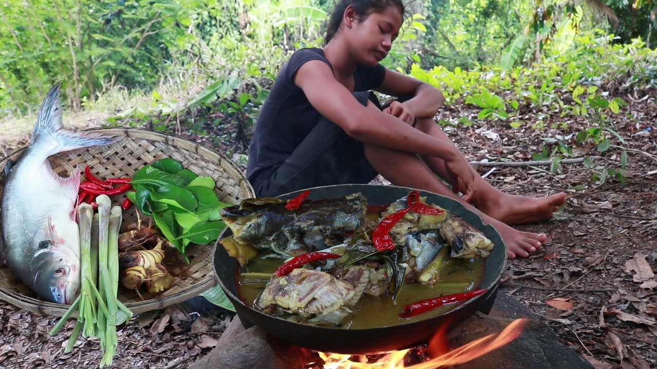 Yummy Fish soup with Green tamarind for Lunch food ideas - YouTube
