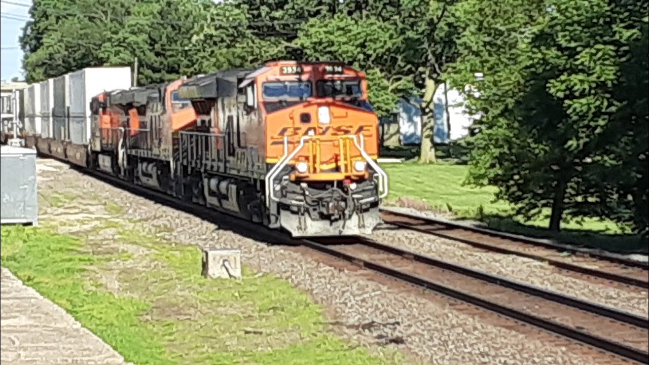 Railfanning Roshelle Illinois (ft. SD70 tier 4!) - YouTube