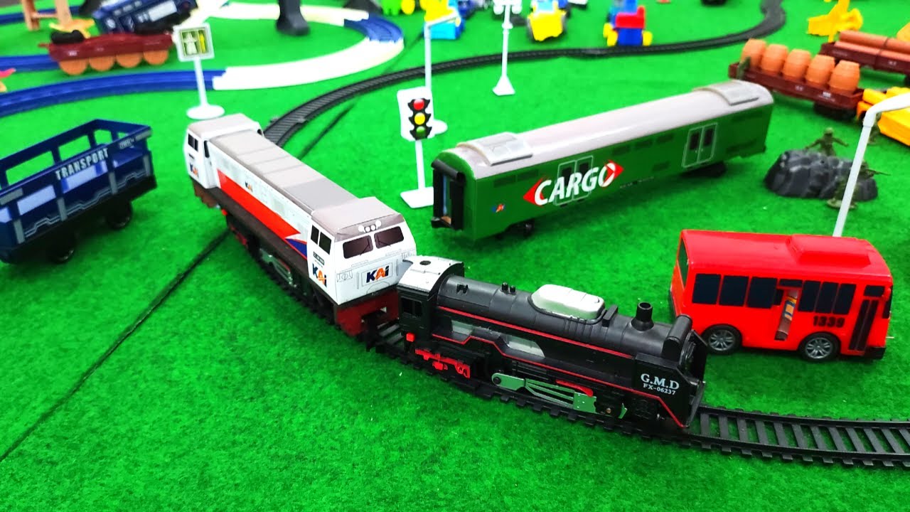 Bus Tayo Mini, Kreta Api Ekonomi KAI Tabrak bumblebee transformers dan ...