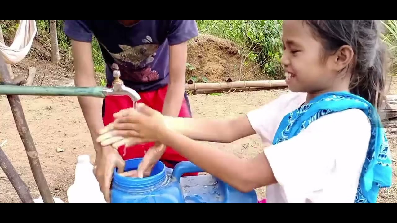 Funny Filipino Little Girl Fart on Powder - YouTube