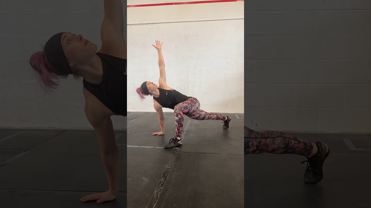 Lizard Lunge With Twist - YouTube