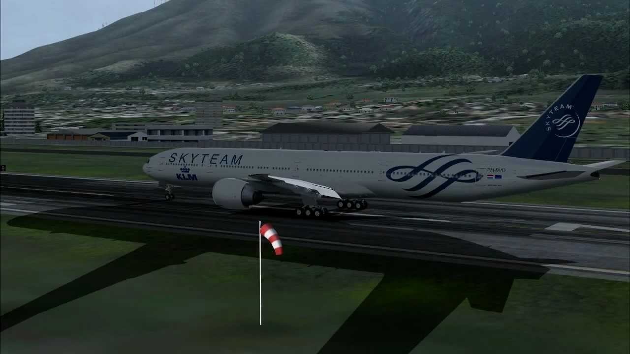 KLM KL755 777-300ER PH-BVD Quito - Guayaquil - YouTube