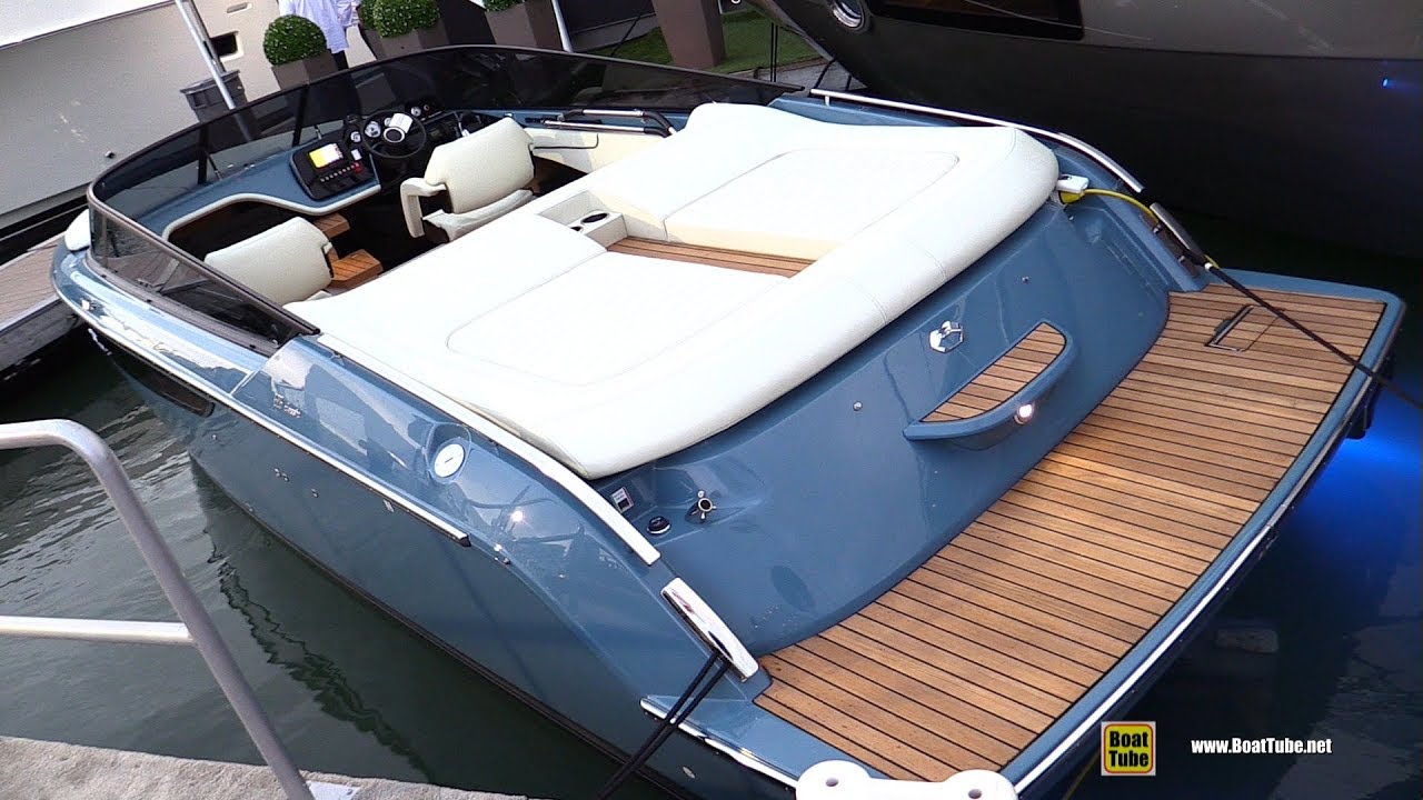 2020 Cranchi E26 Classic Motor Boat - Walkaround Tour - 2020 Miami ...