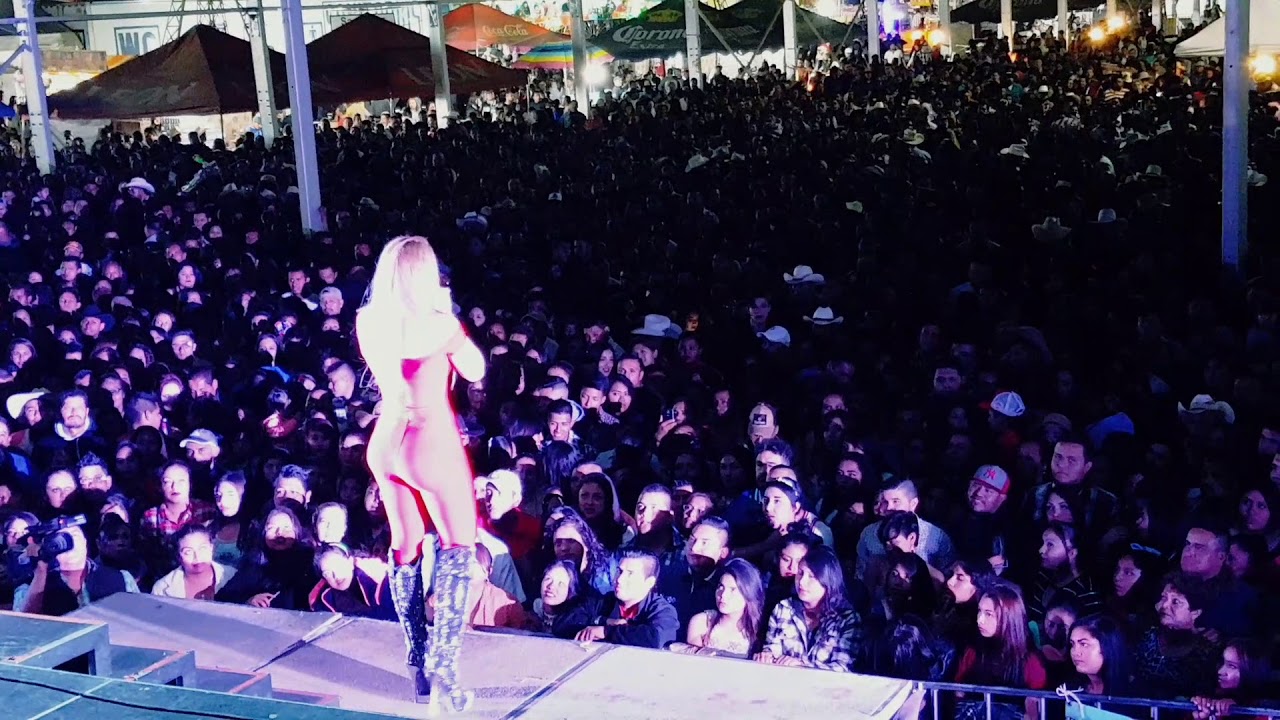 Maldito perro en vivo. Melissa la Barby Grupera - YouTube