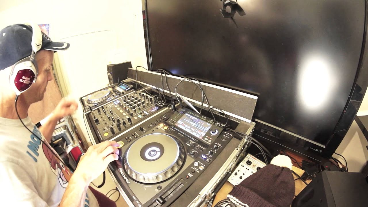 DJ LESSON ON MIXING IN KEY TO KEEP THE FLOW OF THE MIX BY ELLASKINS THE ...