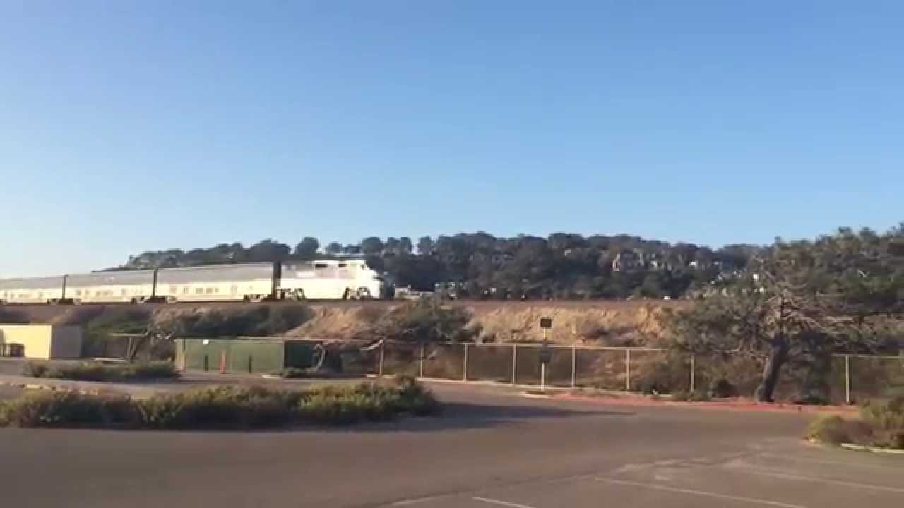 Amtrak 582 goes by Torrey Pines State Beach - YouTube