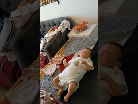 Details video of Ashton Drake doll Ashley