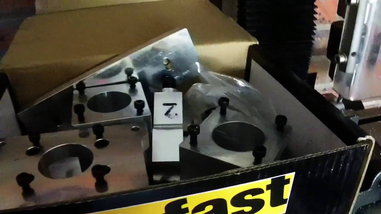 TITAN Machinery TM25V Milling Machine - YouTube