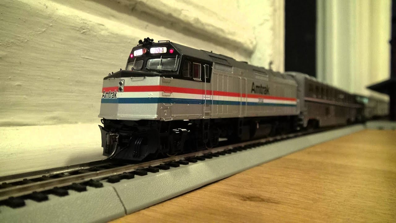 Rapido Amtrak F40PH 204 Rush Hour Service. - YouTube