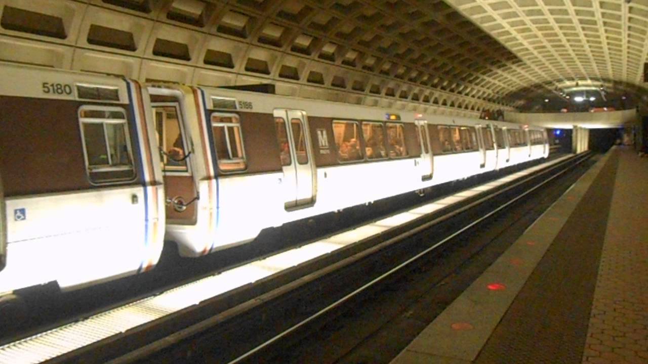 DC Metro (WMATA): Largo bound Blue line train at Farragut West - YouTube