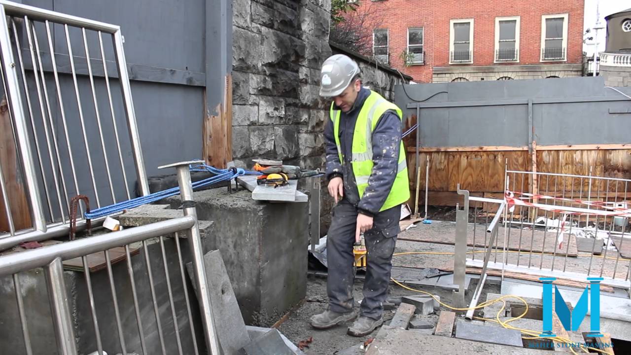 Correct PPE On A Building Site - YouTube