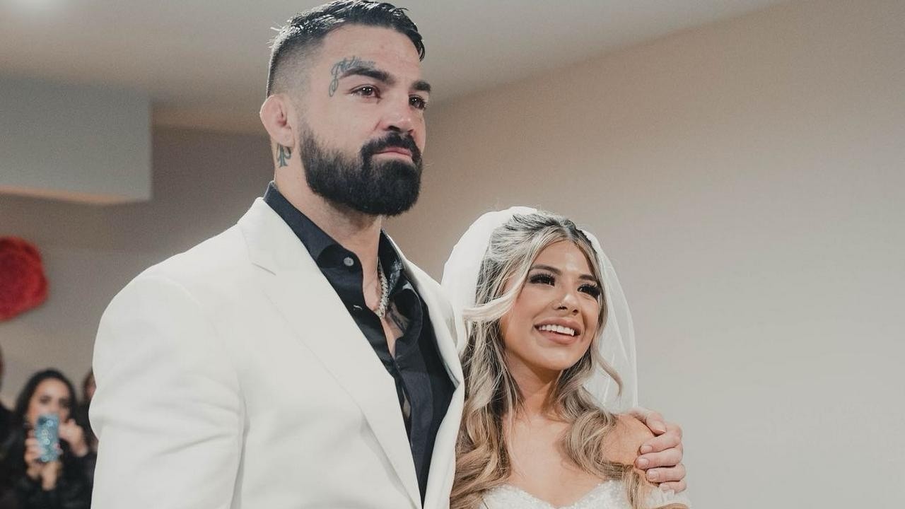 Mike Perry wife Latory and 2 kids - YouTube