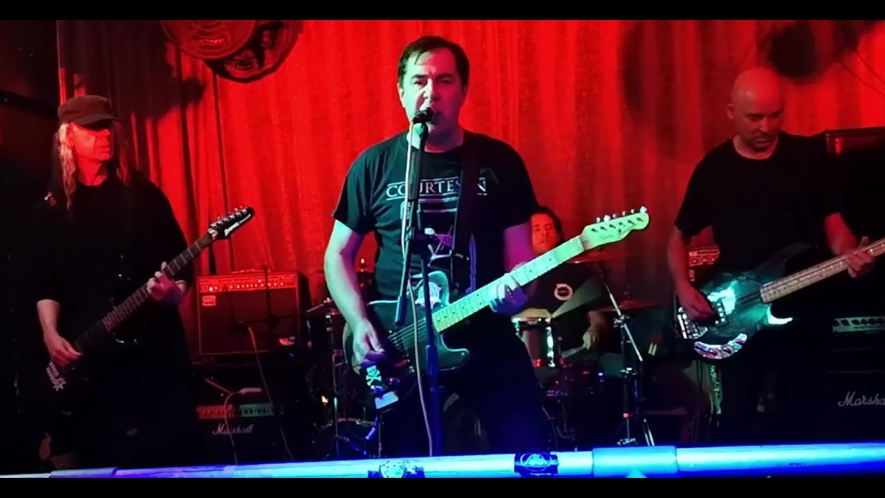 Courtesan - The Locust King (Live) The Victoria Inn, Derby 6 September ...