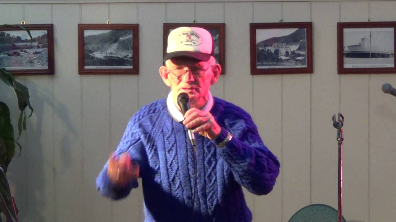 Garry Lowe - Bush Poet - KOM July 2016 - YouTube