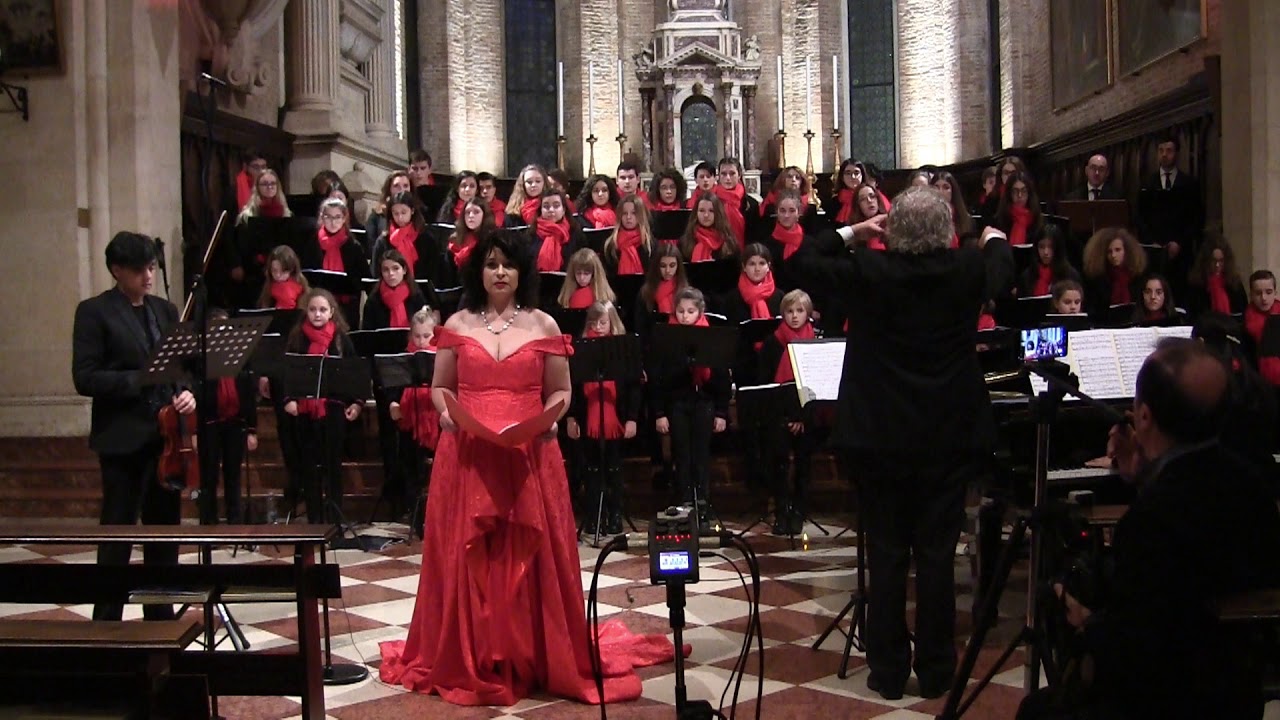 Candlelight Carol - J. Rutter - Laura Vasta Soprano - YouTube
