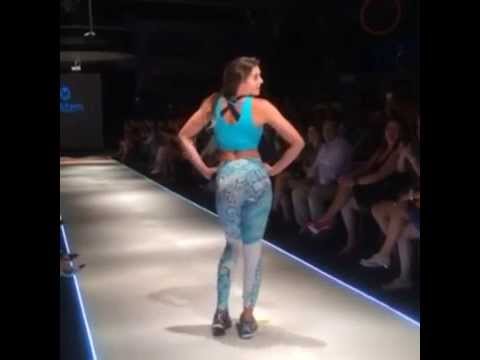 Renata Molinaro - posando no Desfile vestem - Panicat.org