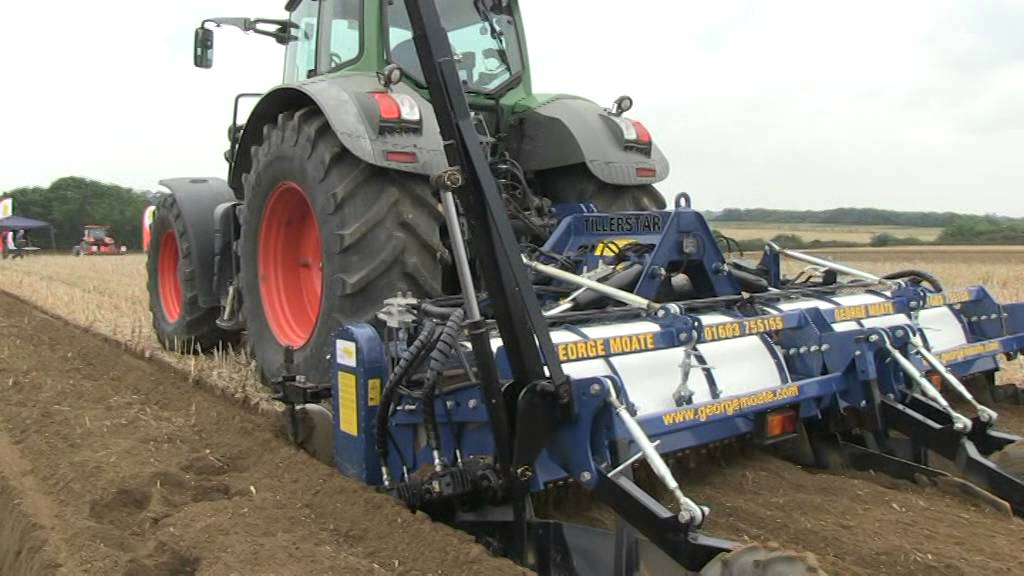 George Moate 2 Bed Tillerstar Root Crop Cultivation Machine - YouTube