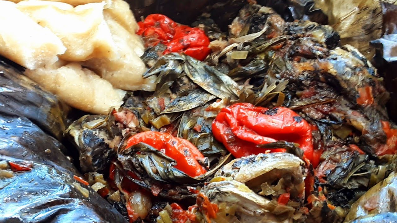 Délicieux Ndomba de poisson d'eau douce 😋😋😋😋 cuit dans des feuilles de ...
