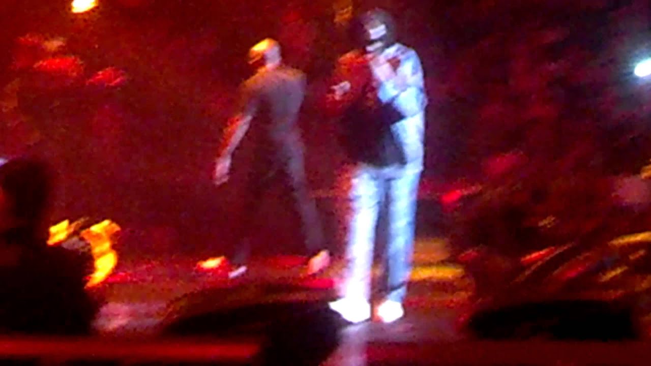 Snoop & Dre - Ain't Nothin' But A G Thing (Live) - YouTube