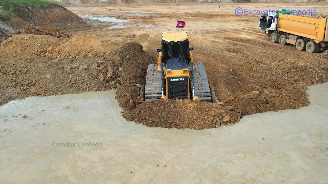 Amazing impressive bulldozer push dirt to deep water - Hyundai dump ...