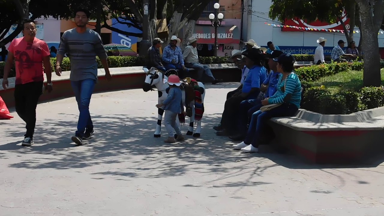 Frontera Comalapa Parque Central - YouTube