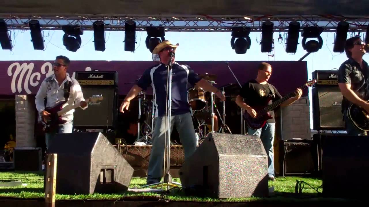 Loudfinger rockin' Kermit Celebration Days - YouTube