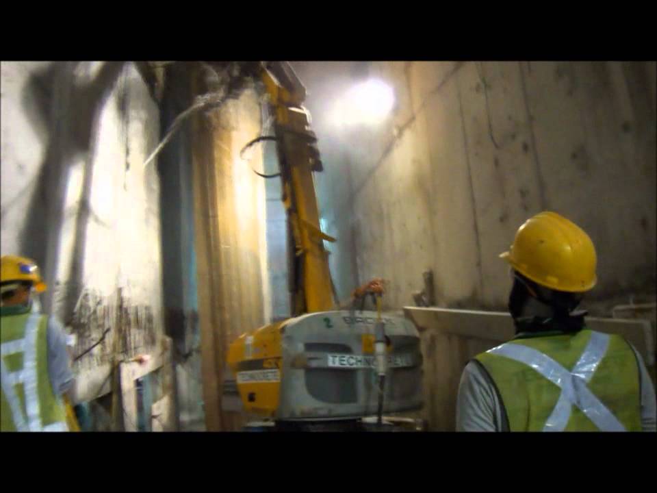 Brokk-400 hacking at max height of 5m.wmv - YouTube