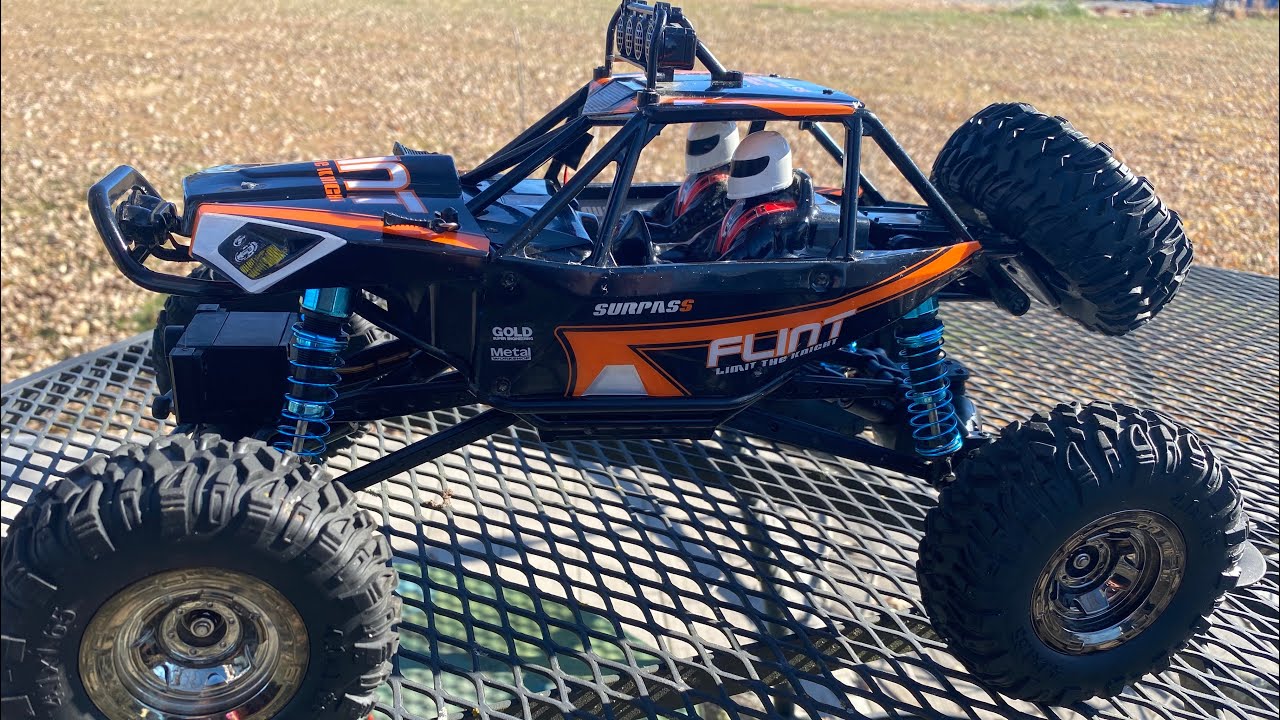 Subotech Pathfinder 1/12 scale crawler with impressive capabilities ...