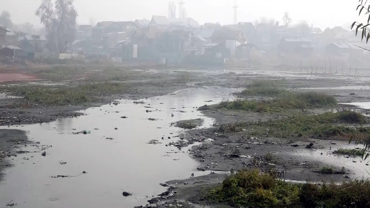 Srinagar: Nowshera Residents Resent Incomplete Khushalsar lake de-weeding Work - YouTube