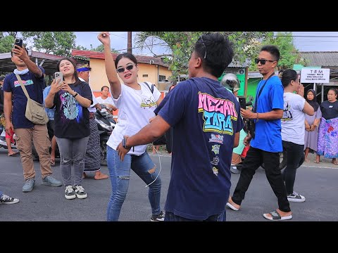 PESONA Cewek Cantik MENGGODA! 💃 [Simalakama] - Nurna Yunita | Musik Megantara Live\