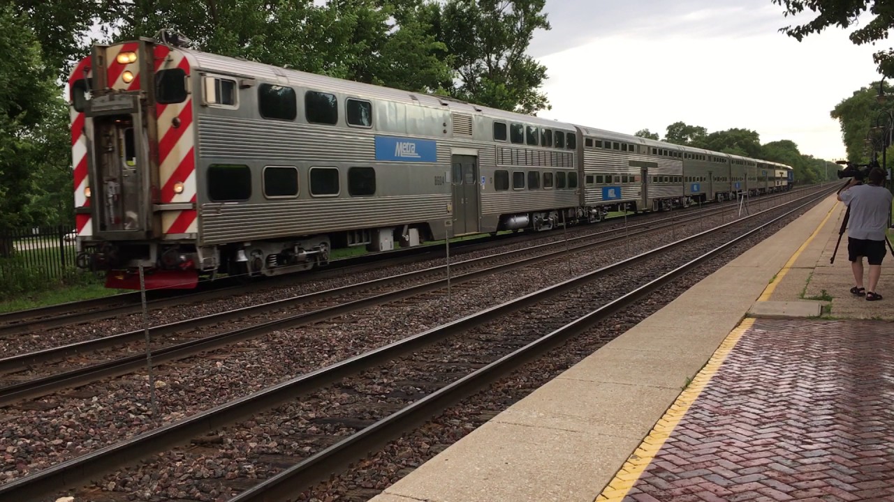 Outbound Metra 196 Express Meets Inbound Metra 193 at Riverside IL ...