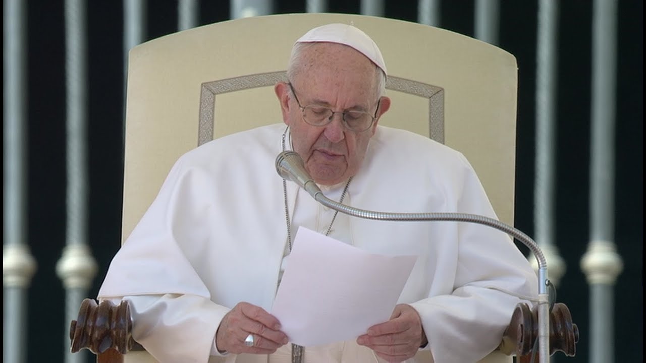 Audience: Pope Francis explains Communion rites - YouTube