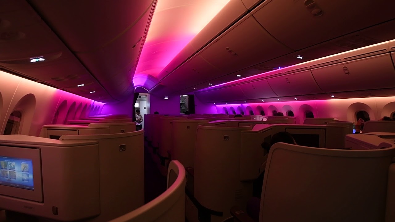 Rainbow lighting effect on THAI Boeing 787-9 Dreamliner - YouTube