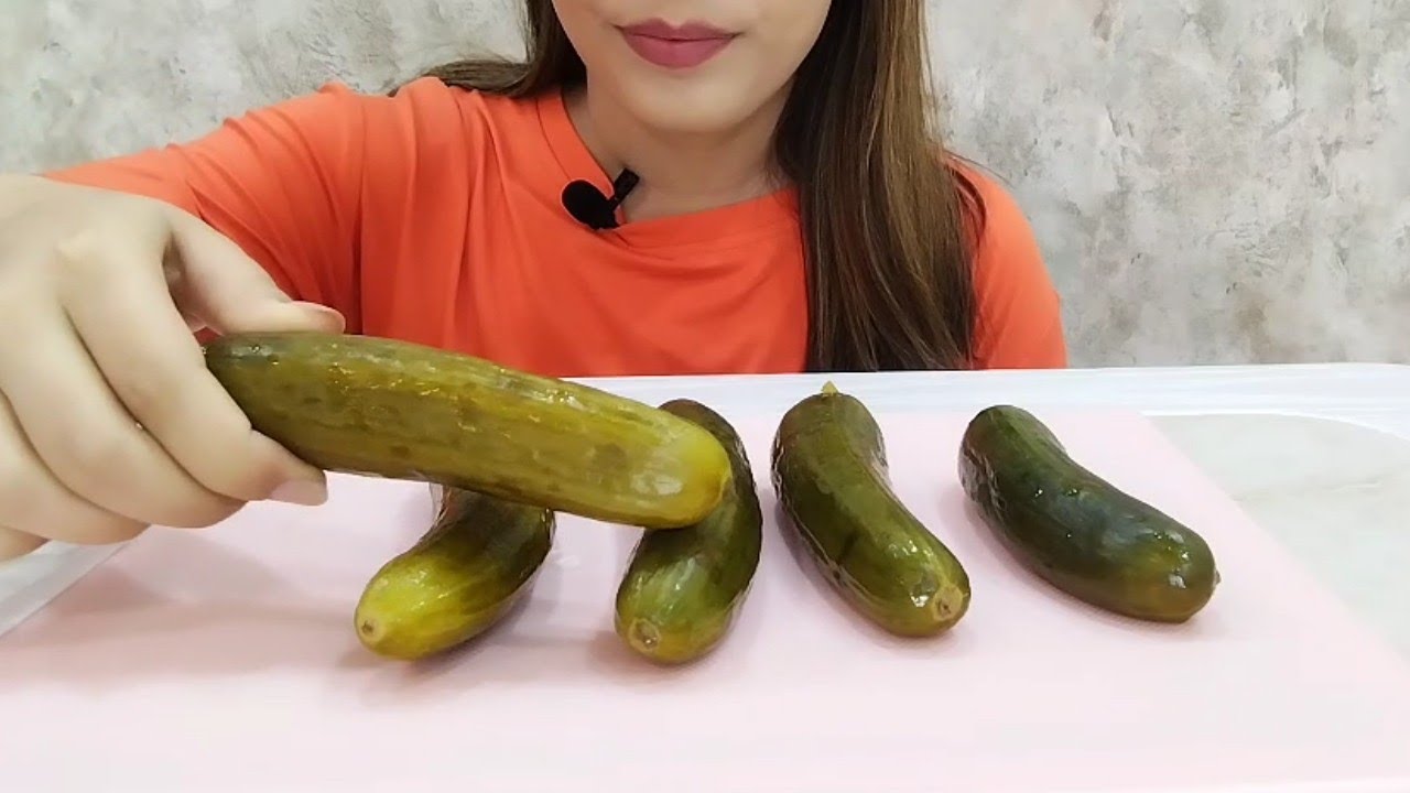 SUBSCRIBE 🙏🏻Asmr eating pickled cucumber🥒|mukbang challenge |asmr sound ...